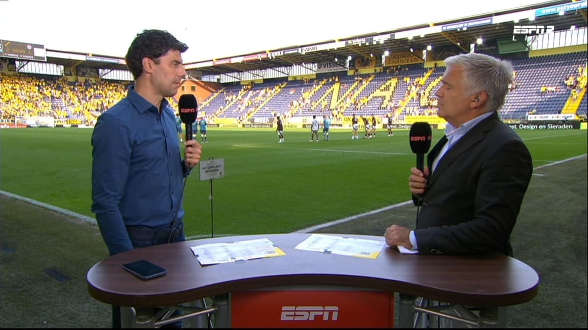 Kees Kwakman vond Anton Gaaei en Mika Godts dissonanten bij Ajax tegen NAC Breda ...