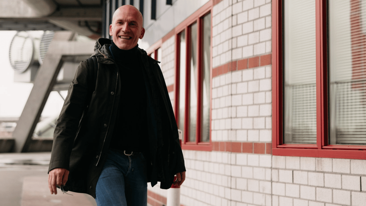 Alex Kroes begint officieel bij Ajax en stelt meteen duidelijk doel ...